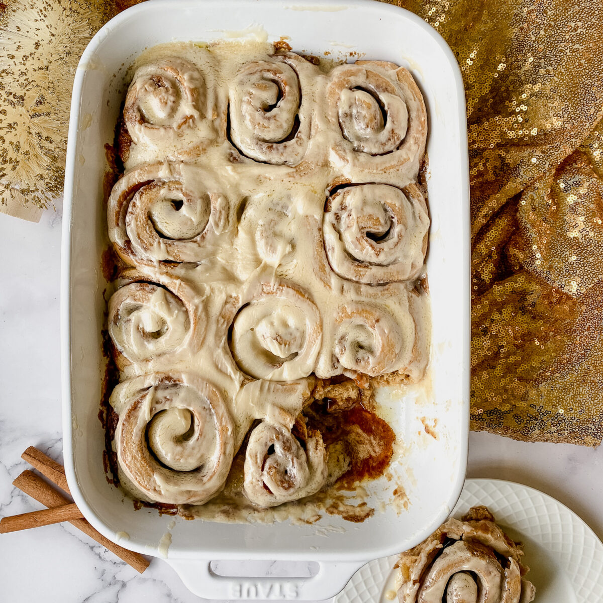 Gingerbread Cinnamon Rolls - The Farmstyle
