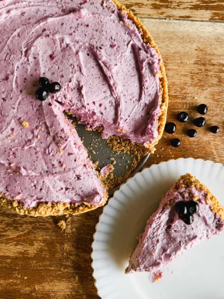 Huckleberry No Bake Cheesecake - The Farmstyle